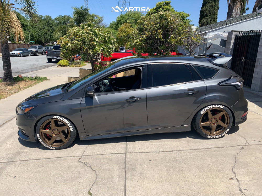 2017 Ford Focus ST Wheel Offset Flush Coilovers | 1627980 | Anovia